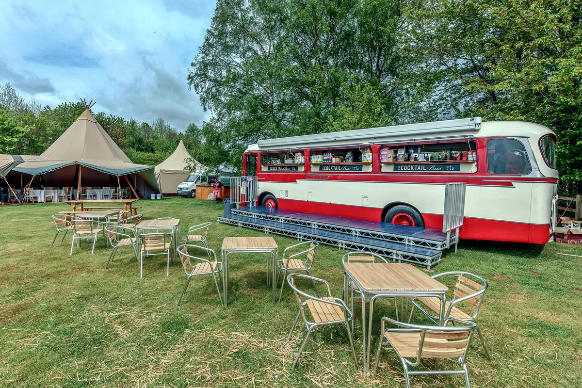The Cocktail Bus - Bar Hire, Oxford | Mobile Bars | Confetti